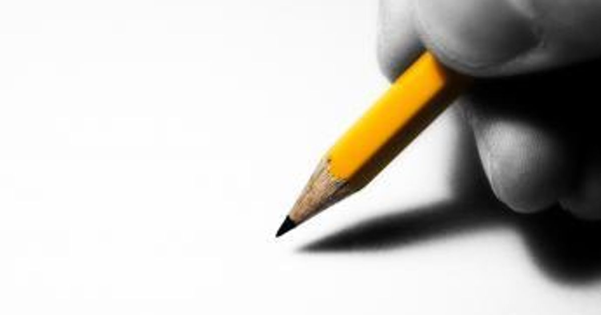 Il prof scrive i voti a matita | ScuolaZoo